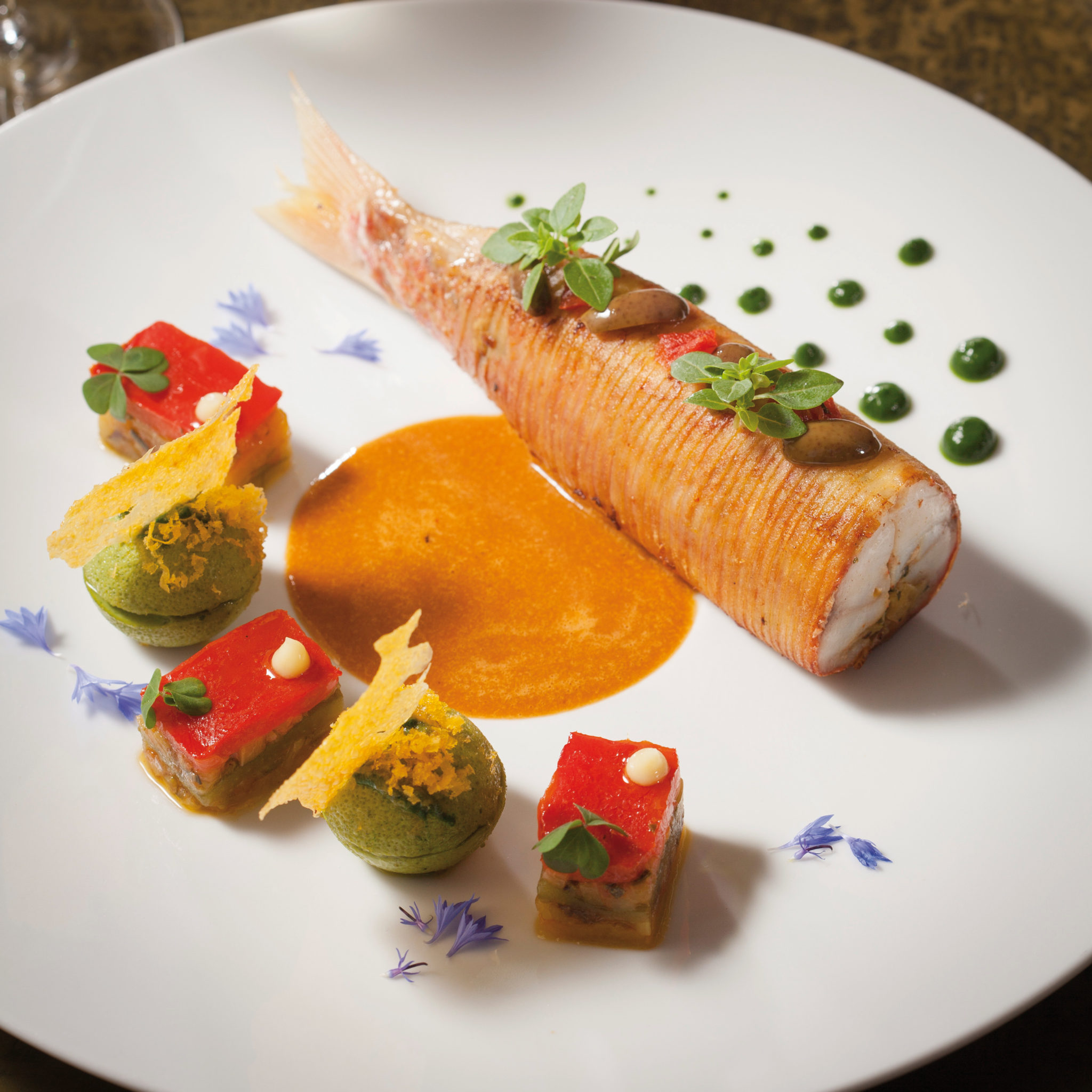 Recette : Rouget de roche snacké, primeur de légumes au citron confit ...