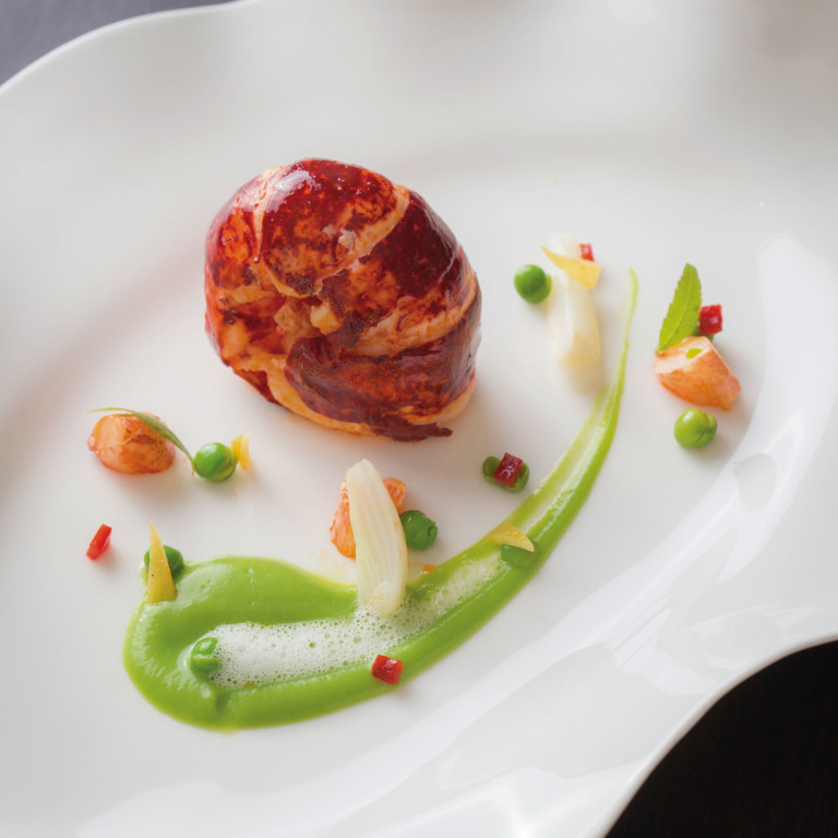 Recette : Homard, curry vert, tuile de tapioca - Arts & Gastronomie