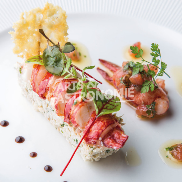 Recette : Homard, curry vert, tuile de tapioca - Arts & Gastronomie