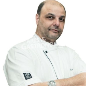 Sole en viennoise de parmesan, épinards & girolles - Arts & Gastronomie