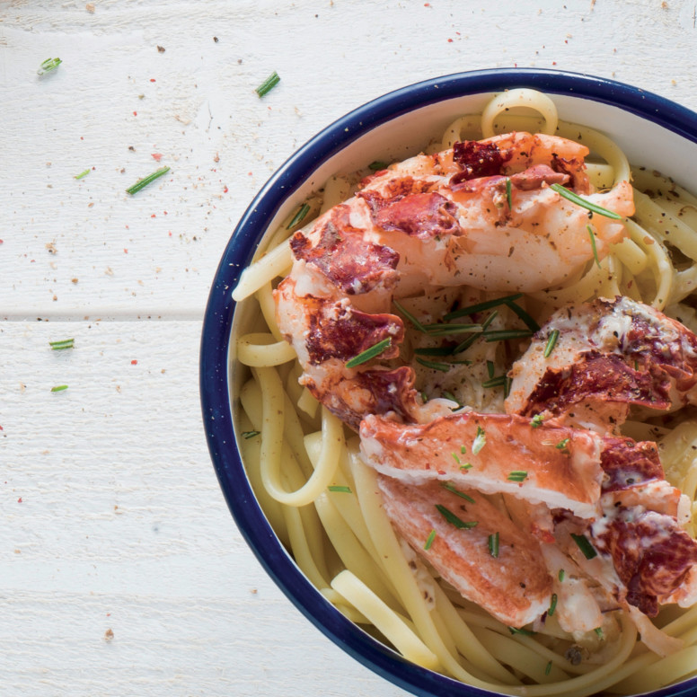 Recette : Homard bleu de Bretagne, coulis de poivron - Arts & Gastronomie