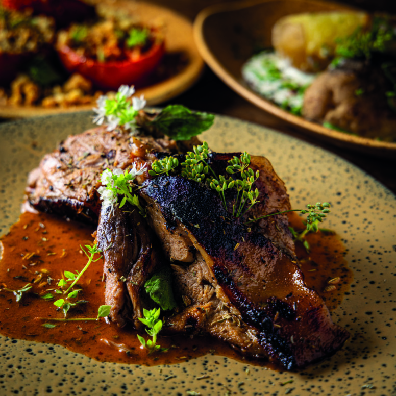 Recette : Épaule de porcelet à la braise - Arts & Gastronomie