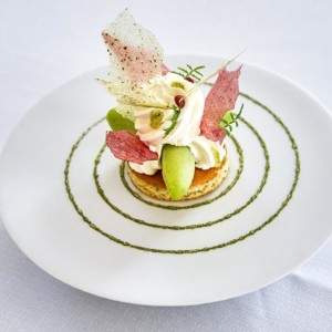 Recette : Salade et mousse meringuée de fruits rouges - Arts & Gastronomie