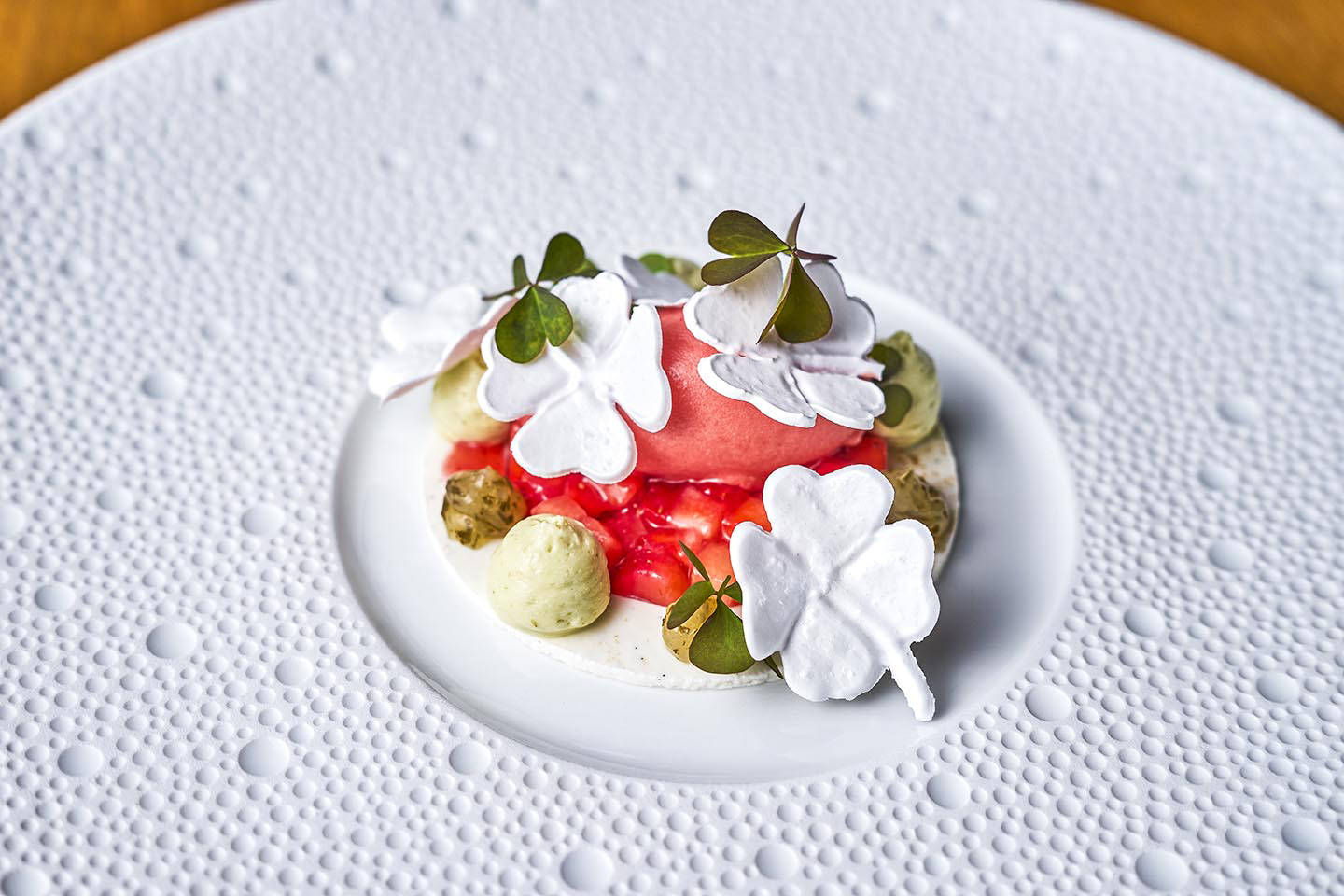 Recette : La Fraise, basilic et citron sur l'idée d'une Pavlova - Arts ...